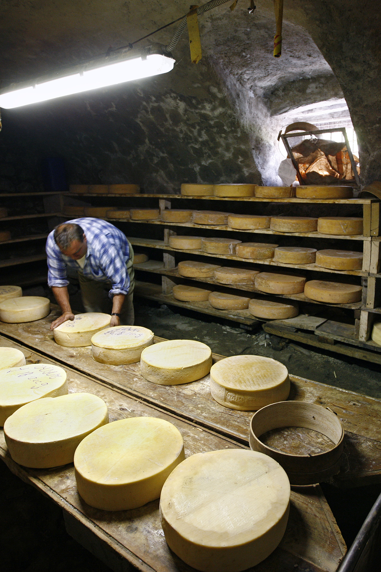 Stagionatura formaggio silter dop (3) - Consorzio Tutela Formaggio ...